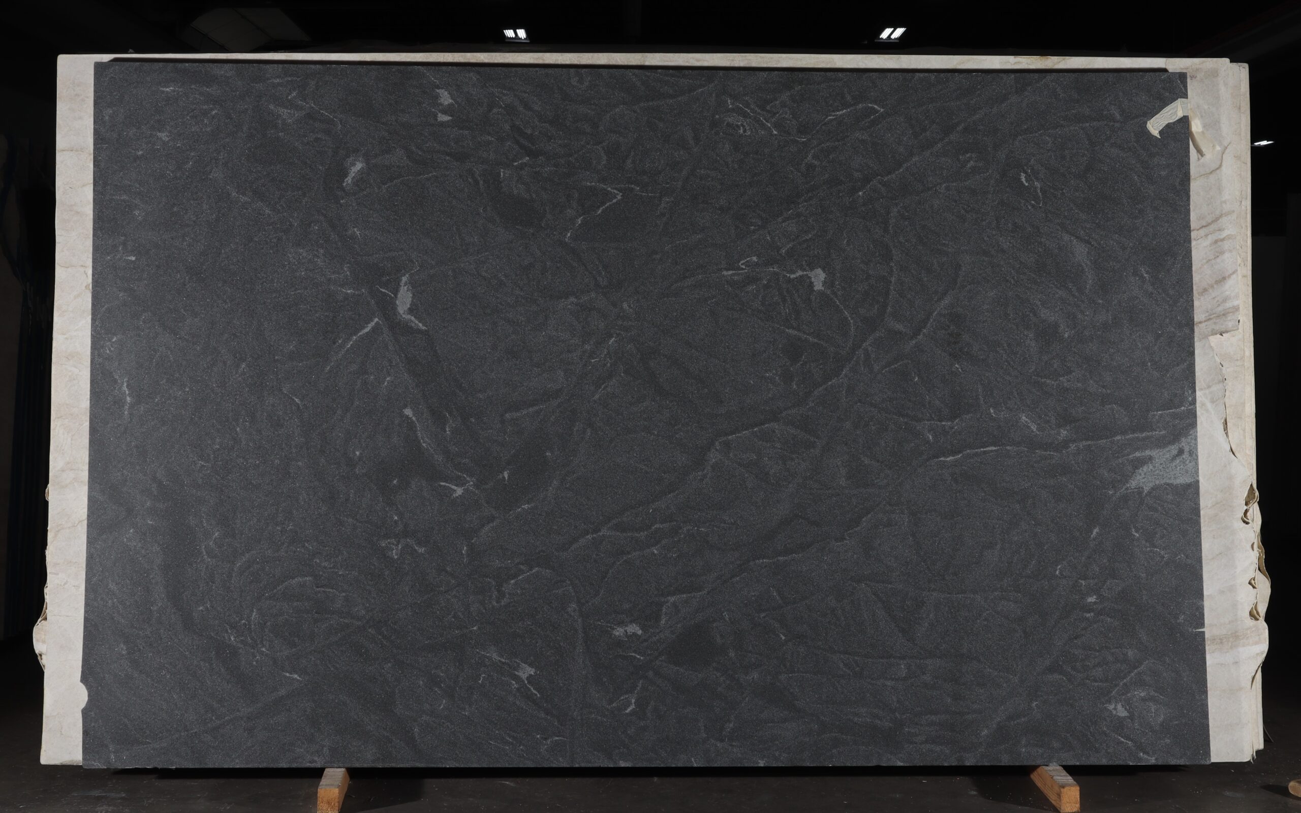 Jet Mist – Everest Marble